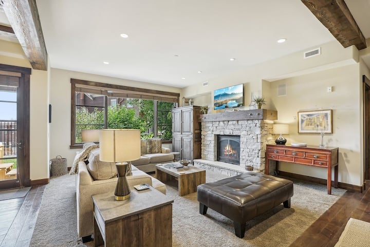 Silver Star Condo - Ski In/out - Private Hot Tub - Park City, UT