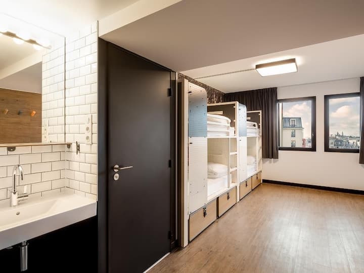 Generator - 8 Bed Room With Private Bathroom -