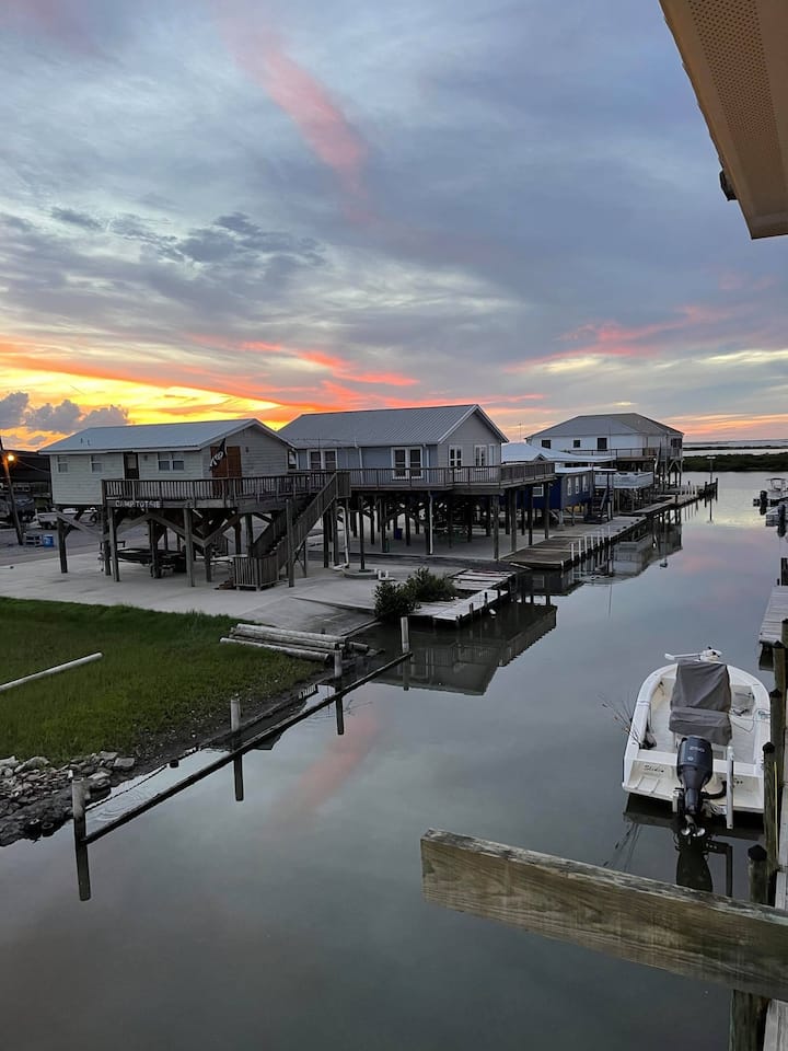 Afrayed Knot Is Waterfront With Boat Access - Grand Isle, LA
