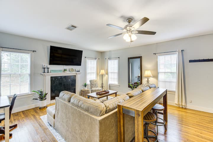 ‘Lumberjack Hideaway’ Near Campus In Nacogdoches! - Nacogdoches, TX