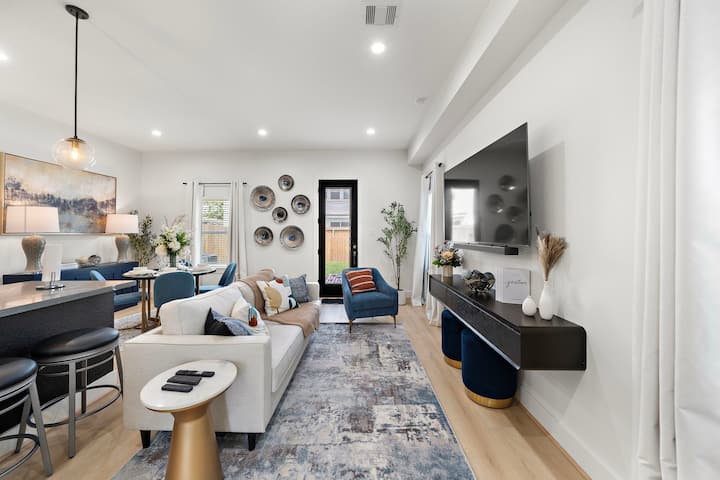 Med Center Getaway Nr Downtown | Wifi Games Desk - Houston, TX