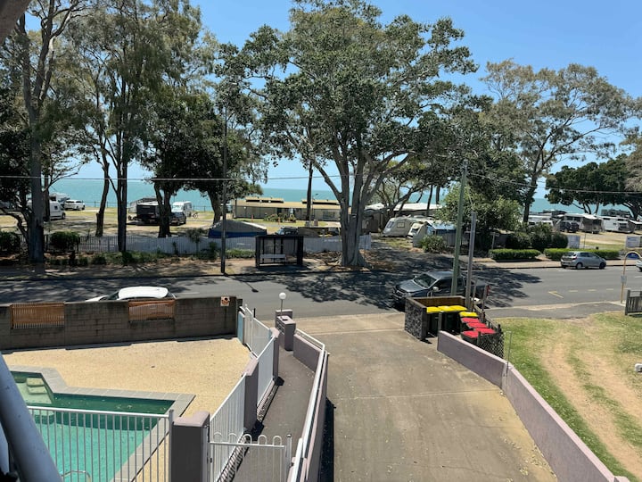 Beach Villa On The Esplanade - Hervey Bay
