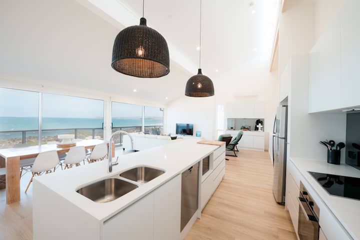 Oceana—a Panoramic Beachfront Escape For Groups - Victor Harbor