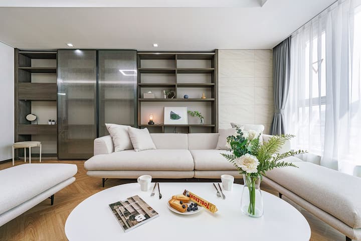 기차 소리 멎은 부산역 너머, 부산갈매기 날갯짓에 일렁이는 #쓰리룸 #레지던스 - Busan