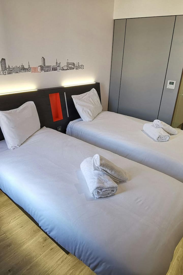 Late-nighters Love This Room For Sleeping In - Sheffield