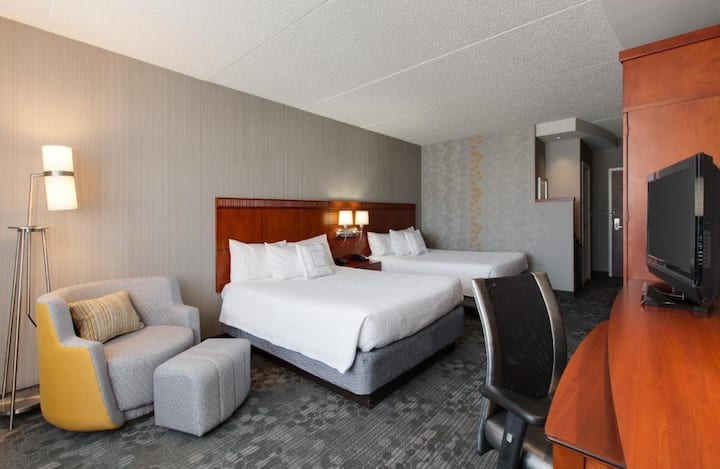 Spacious 2 Queen Beds | Free Parking. Indoor Pool - Phoenixville, PA