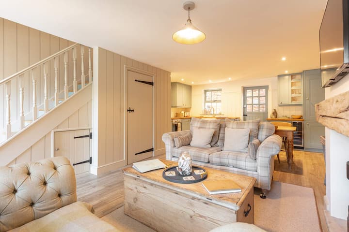 Host & Stay | The Old Smokey - Seahouses