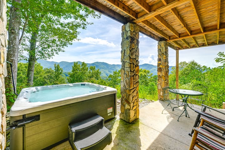 Bryson City Cabin: Hot Tub + Mtn View! - Bryson City, NC