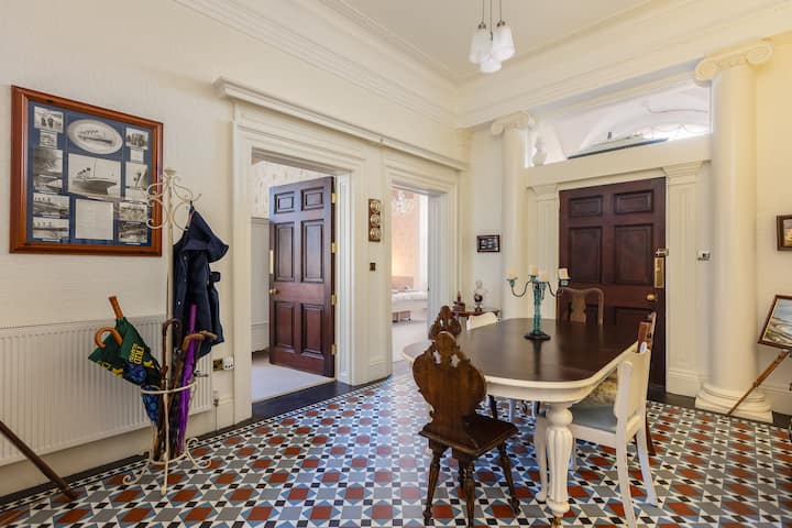 Mariners Hall - Elegant Apartment  Close To Centre - Whitby