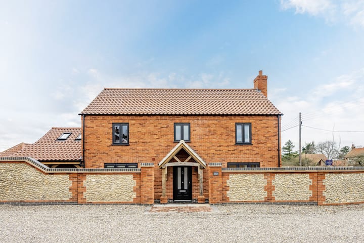 Fiddlers Hide, A Beautiful Modern Home - Blakeney