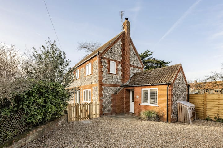Gullridge Cottage, A Family Friendly Property - Blakeney