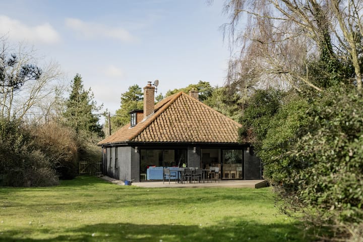 Jesmond, Tucked Away In Cley Village - Blakeney
