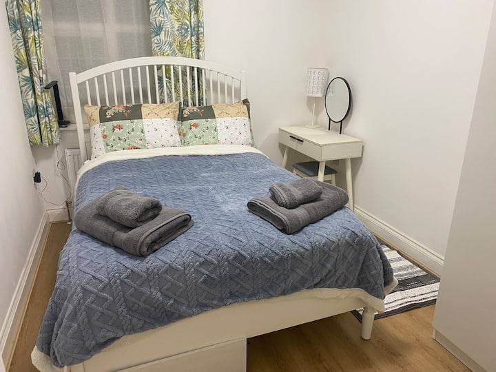 Slough - Sleeps 3 - Petfriendly - Riverside - Bay - Uxbridge, UK