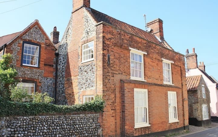 Traditional Cottage In Blakeney, Mount Cottage - Blakeney