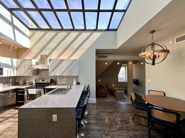 Downtown Luxury 2br Penthouse Apartment - Milwaukee, WI