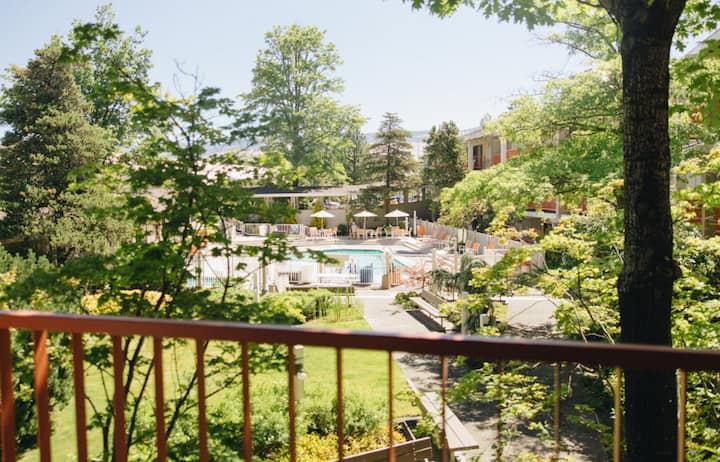 Ashland Retreat | Tennis. Pool. - Ashland