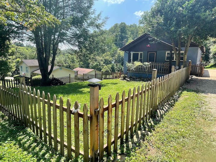 Cozy Retreat In South Knoxville's Urban Wilderness - Knoxville, TN
