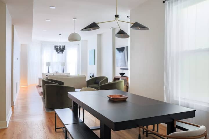 Luxury Two-level Townhouse | Patio | Lincoln Park - Chicago, IL