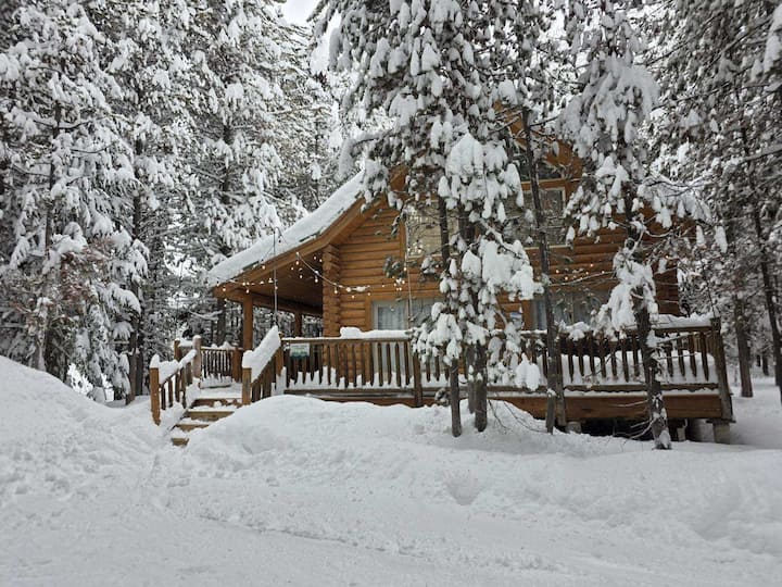 Tall Pines Lodge ~ Snowy Winter Escape W/hot Tub - Island Park, ID