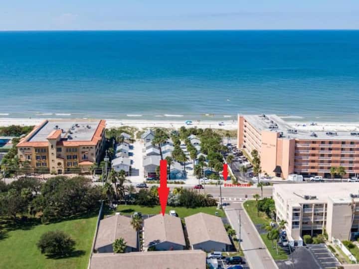 Escape Winter - 2/1 Condo! Steps To Beach Access! - Indian Rocks Beach