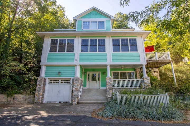 Hillside Retreat In Beachwalk Resort For 10 - Michigan City, IN