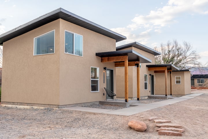Mesa Vista #1 - Studio Tiny Home With Loft - Torrey, UT