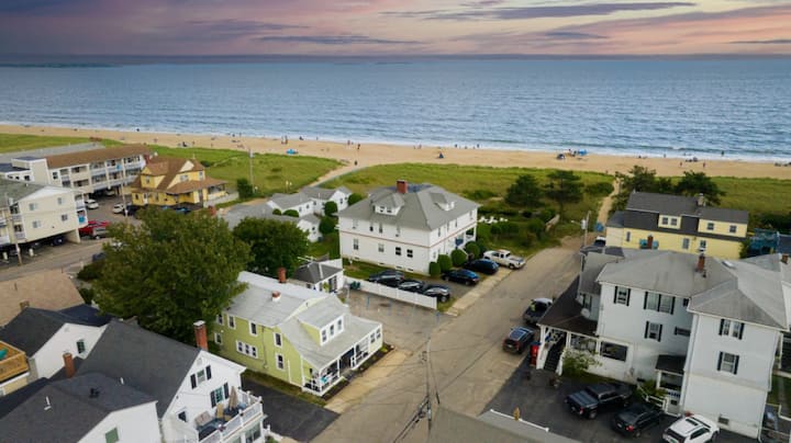 Coastal Comfort: Steps To Beach & Ocean Views - Old Orchard Beach, ME