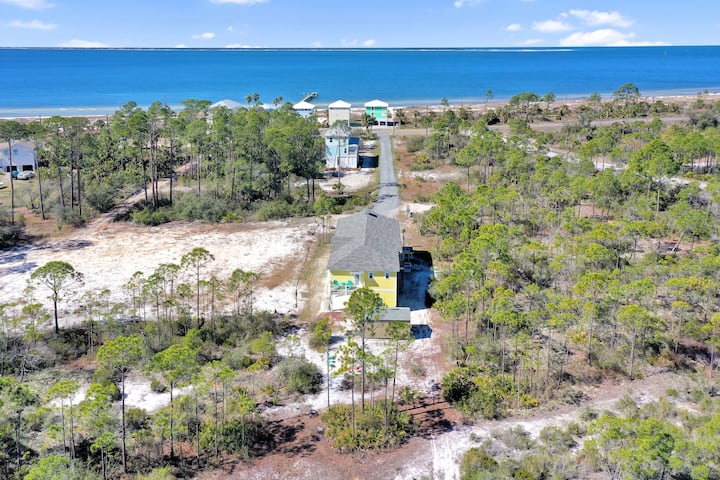 Peaceful Home W/hot Tub!dolphin Daze Beach House - Mexico Beach, FL