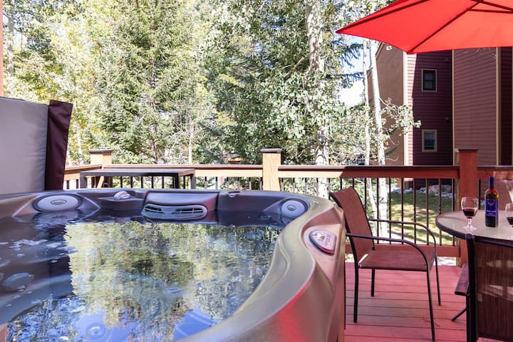 Charming Mountain Retreat. Private Hot Tub. Garage - Breckenridge, CO