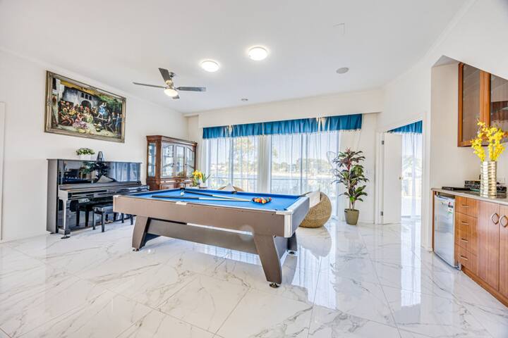 Stayau Lakefront Grand Villa 6br - Point Cook