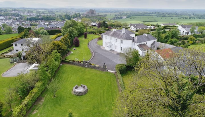 3 Bedroom Retreat - Sleeps 6 - Pet Friendly - Cashel
