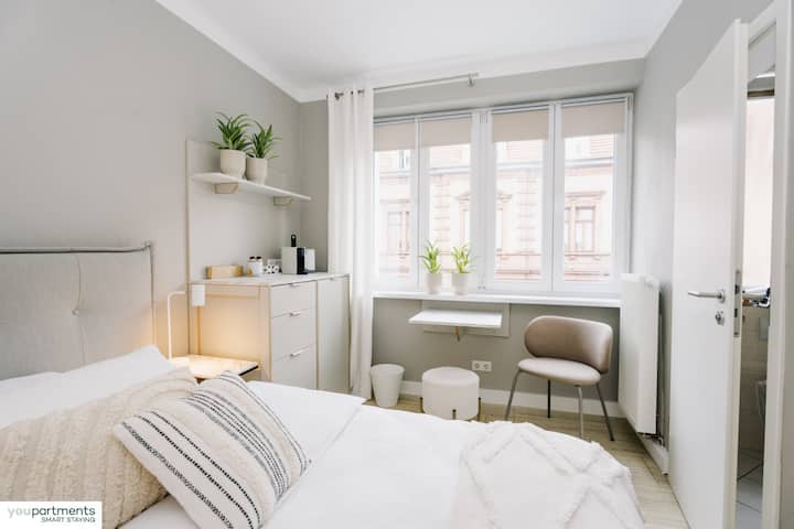 Queensize Bed + Community Room | Youpartment S - Kaiserslautern