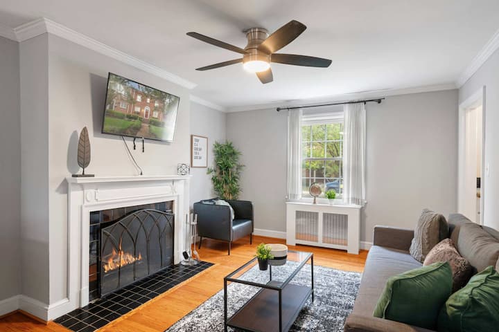 Charming Townhouse Retreat By Cozysuites - Alexandria, VA