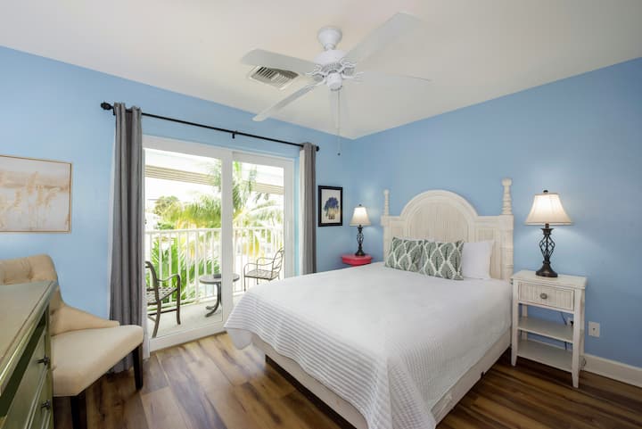 Walk2bch-pool-harbour House 215 - Fort Myers Beach, FL