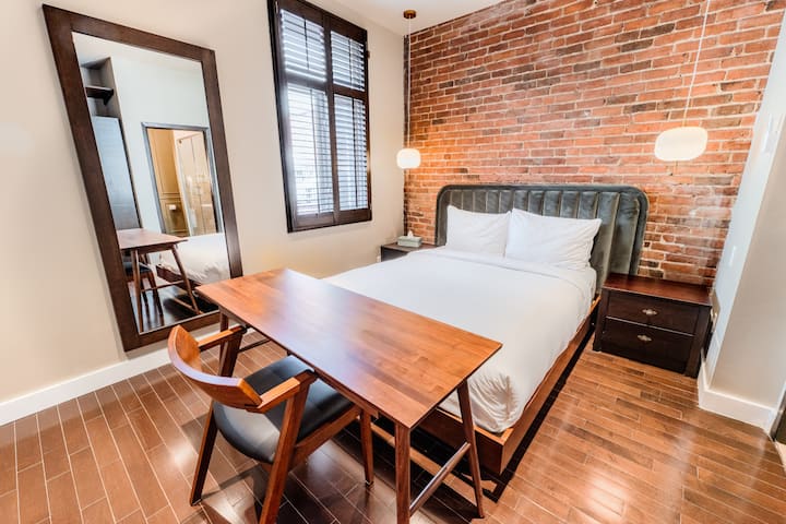 Boutique Hotel Quartier Latin - Room 202 - Montreal