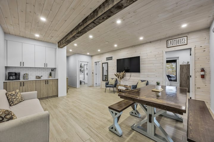 Newly Renovated Beachfront 2 Bdrm W/ Patio! - Midland