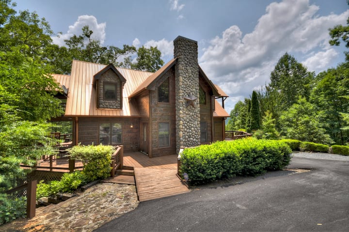 Copper Top- Hot Tub, Mtn Views, Outdoor Fireplace - Blue Ridge, GA