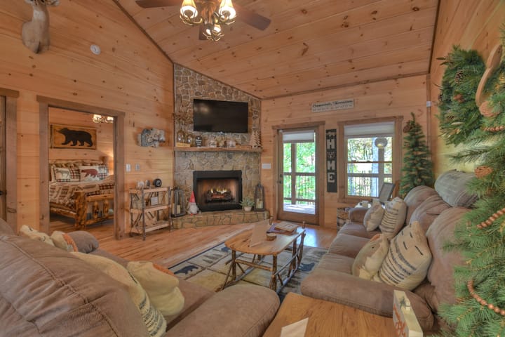 Squirrels Hideaway | Fire Pit | Mtn Views - Tennessee