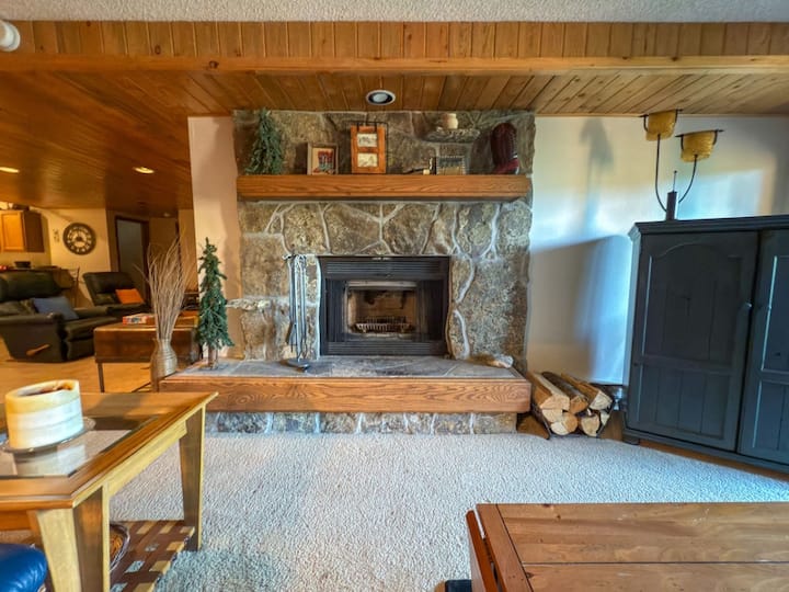 Resort Views, Cozy Atmosphere & Free Shuttle Spot - Big Sky, MT