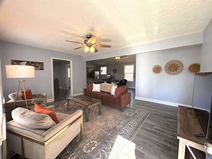 Spacious 4 Br/3 Ba With Game Room - Smyrna, TN