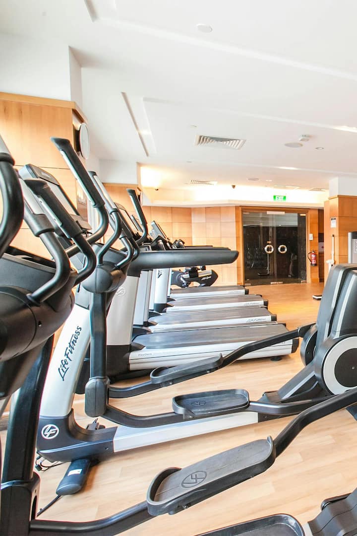 Top-booked Suite, Plus 24/7 Premier Lounge Access - Bukit Batok