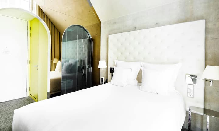 Signature Alcove Ceiling, Rain Shower & Free Wifi - River Valley