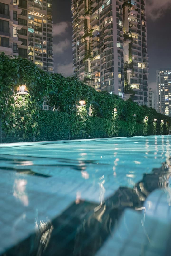 Chic Neutrals, Alcove Ceiling And Two Twin Beds - Newton