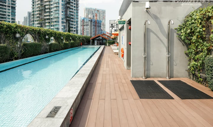 Duplex-style Setup With Sofa On Mezzanine Level - Singapore