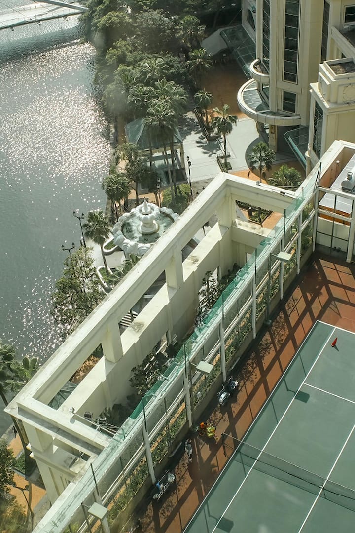 Grand Deluxe Room With King Bed In River Valley - River Valley