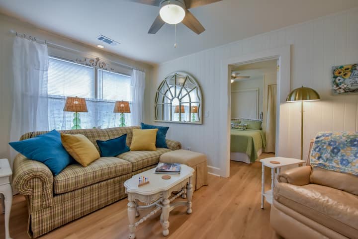 Urban Treetop Cottage - Tuscaloosa, AL