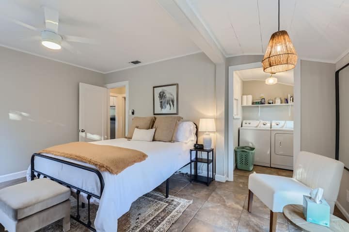 Sweet Sage Cottage In Old Town Close To The Square - Georgetown, TX