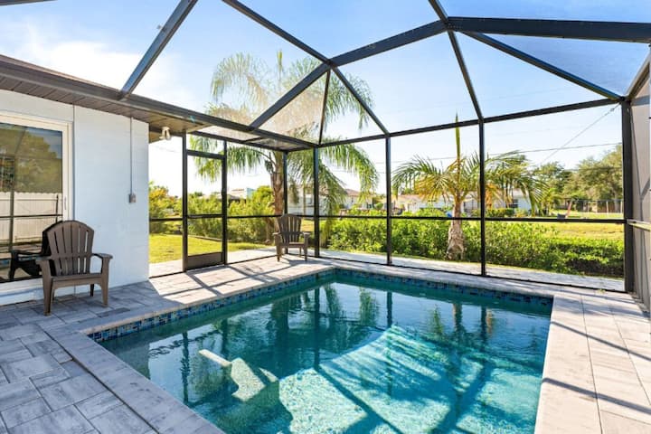 Englewood Escape: 3br Canal-front With Pool - Englewood, FL