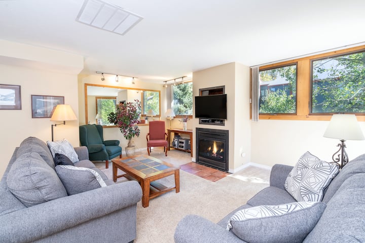 Telluride Lodge 405 By Avantstay | Near Slopes! - Telluride, CO