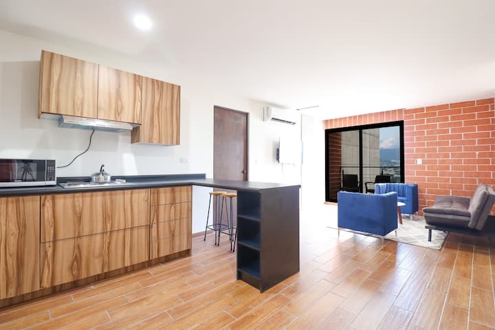 Modern 2 Bedroom Close To Main Streets - Monterrey